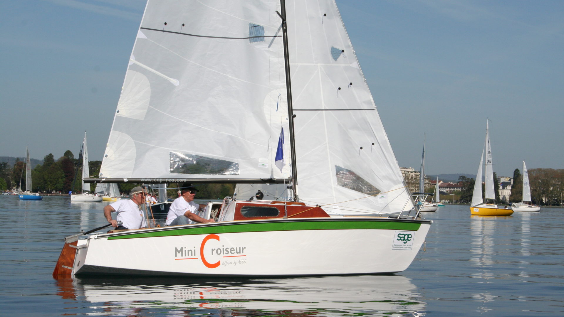 Voilier habitable et transportable, style de navigation, voiliers de ...